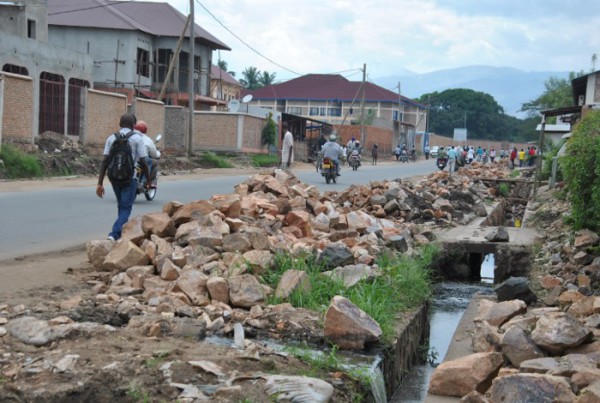 Ngagara : une odeur nauséabonde empoisonne la vie des habitants – IWACU